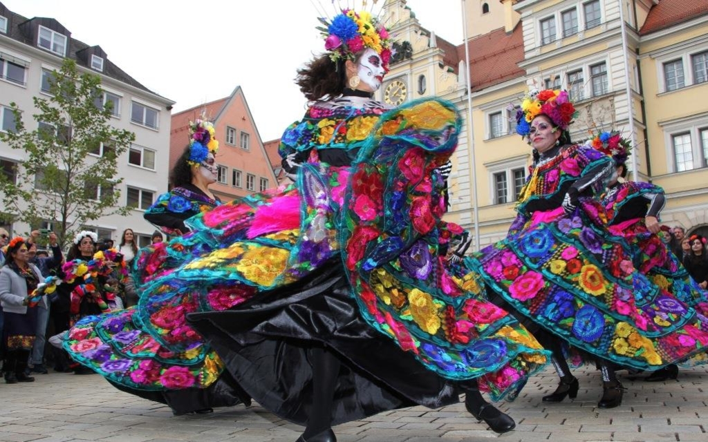 Bunt, fröhlich, laut: Ingolstadt feiert den Día de Muertos