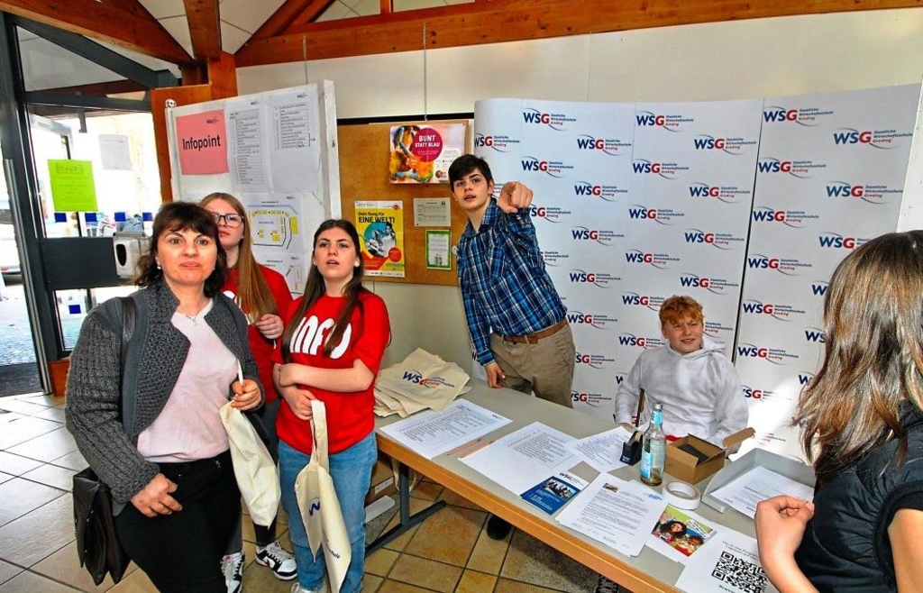 Gredinger Wirtschaftsschule präsentiert sich zum zehnten Geburtstag von ...