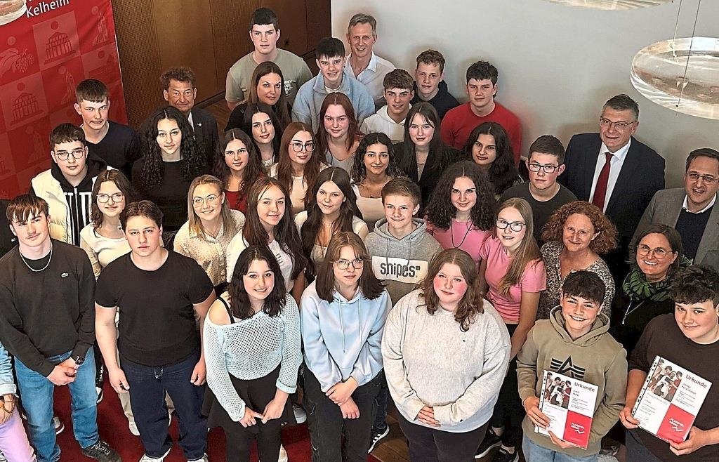 Johann-Simon-Mayr-Realschule brilliert im Planspiel Börse