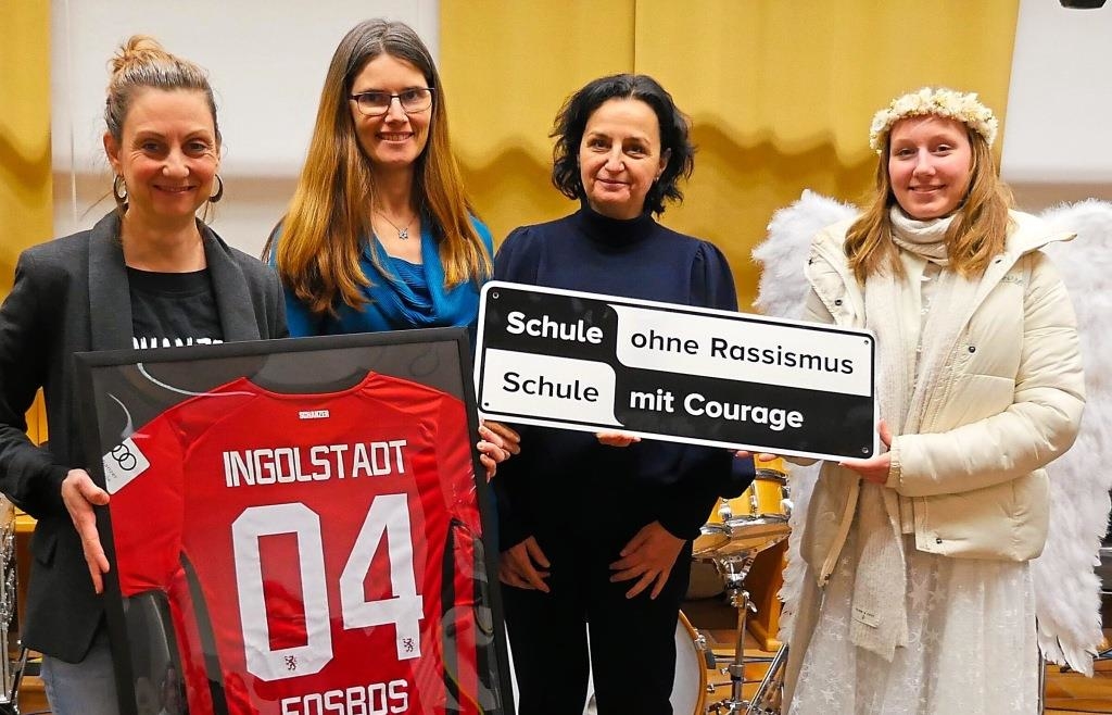 FOS/BOS ist nun „Schule mit Courage“