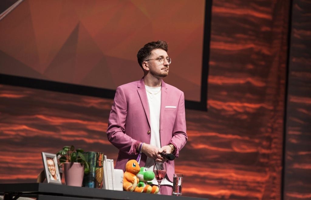 Late-Night-Show, aber live: Die „Große Kevin Reichelt Show“ kommt am ...