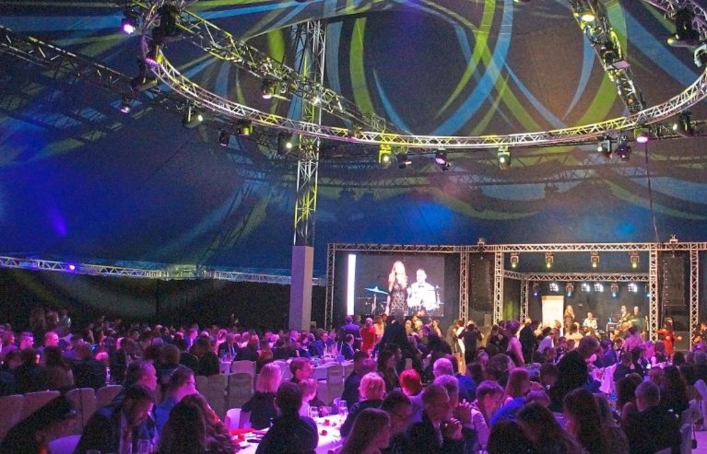 Die Schromlachia macht gute Erfahrungen mit dem Palastzelt: Präsidentin ...