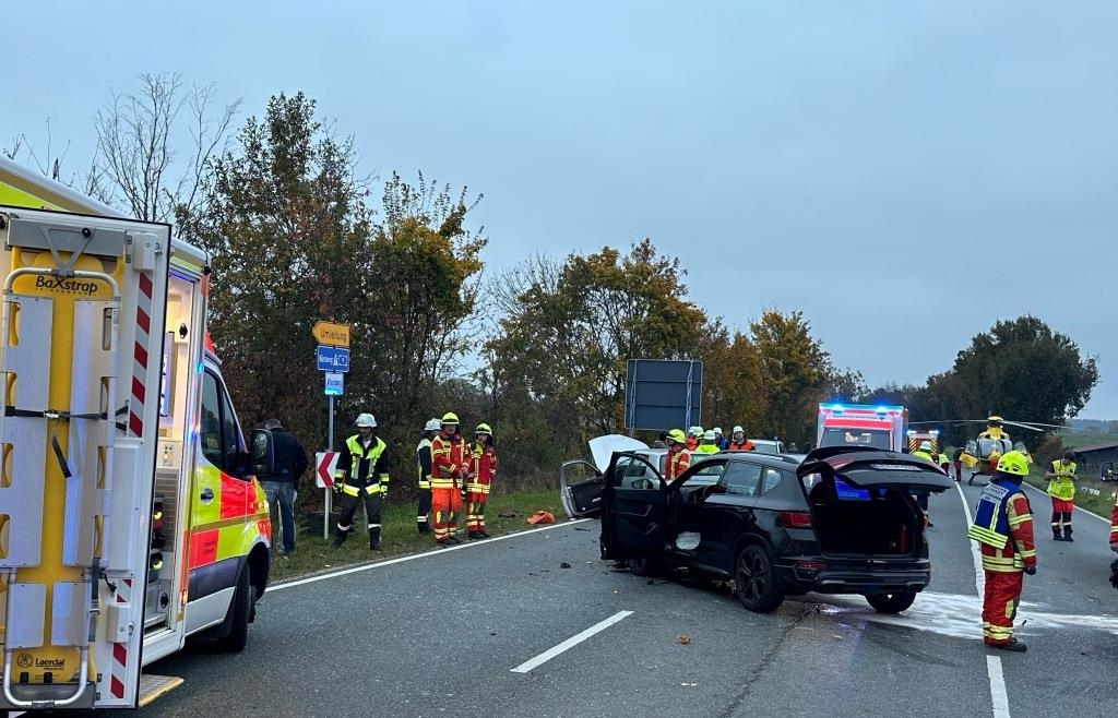 Unfall mit zwei Fahrzeugen und drei Schwerverletzten bei Freystadt