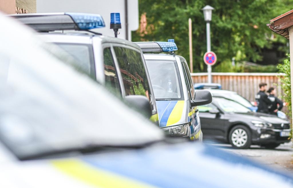 Mann bedroht in Dinkelsbühl Polizisten mit Messer - Schuss ins Bein