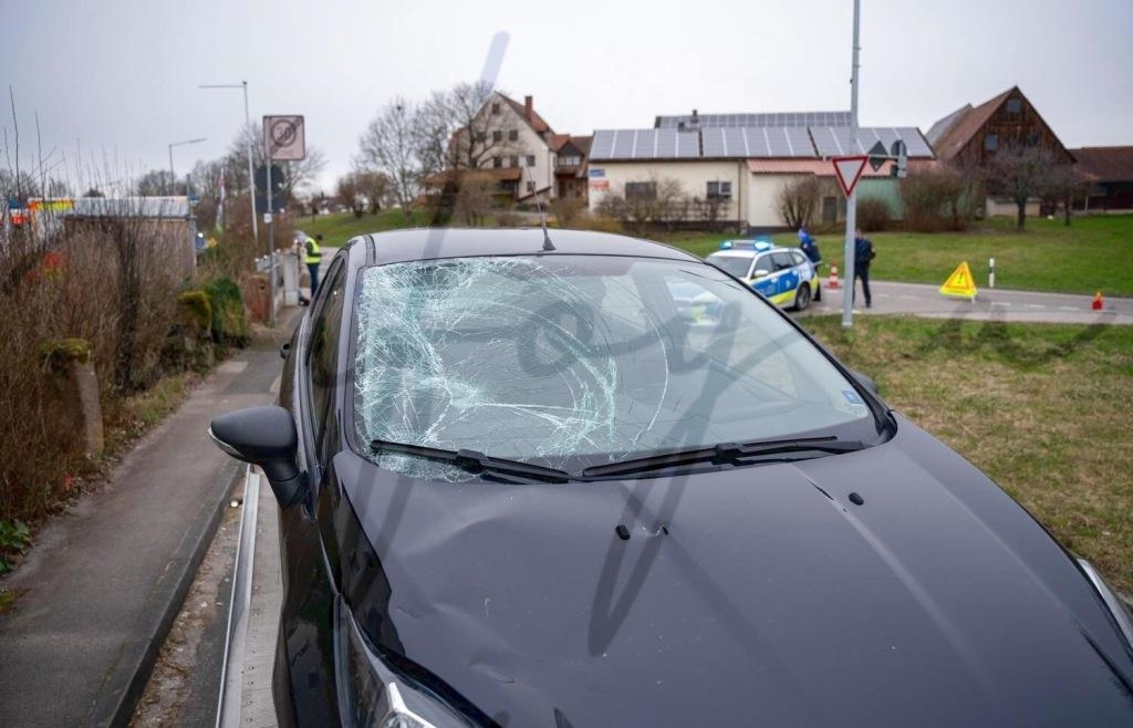 Schwerer Verkehrsunfall auf der B466 im Landkreis Roth: E-Bike-Fahrer ...