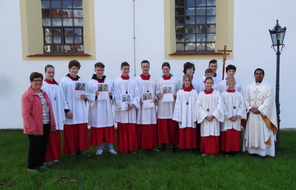 Neuaufnahme und Verabschiedung von Messdienern in Pondorf und Schamhaupten