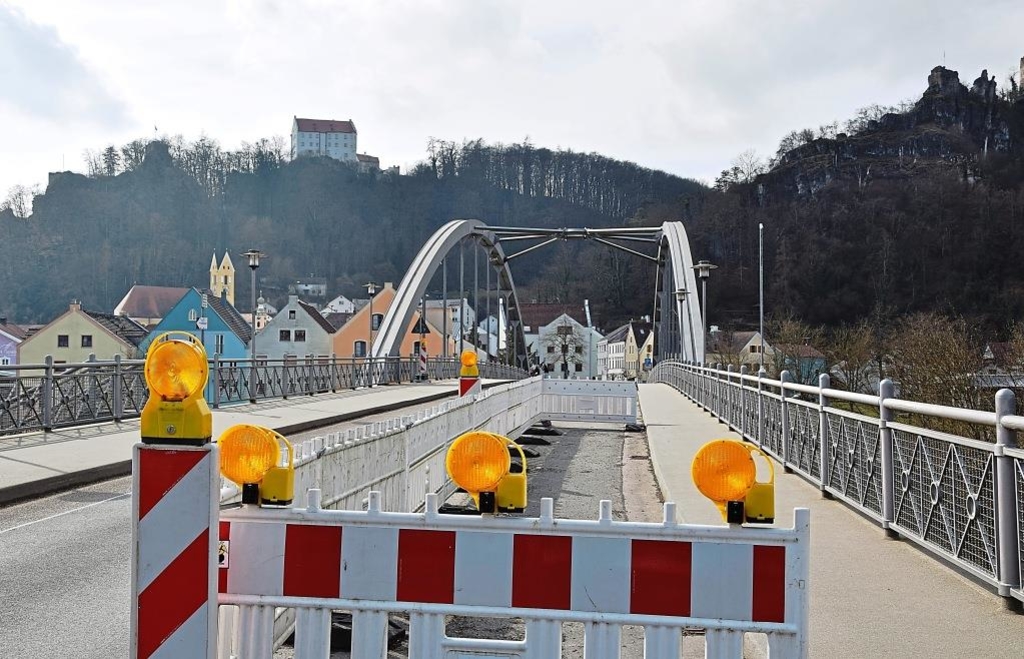 Weil Bürger sich nicht an Sperrung halten: Riedenburger Stadtbrücke ...