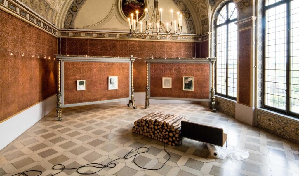 Moderne Kunst trifft im Schloss Ratibor auf saturierte Gemächer