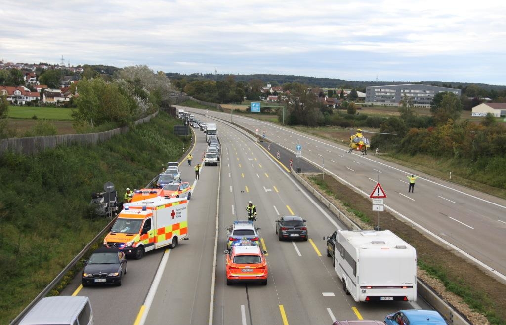 Zeitweise Vollsperrung nach Überschlag eines Geländewagens auf A9 bei Ingolstadt