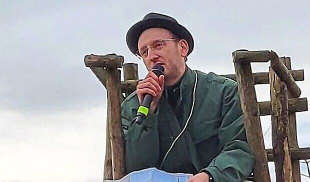 Gaudiwurm zieht durch den Rennertshofener Ortsteil