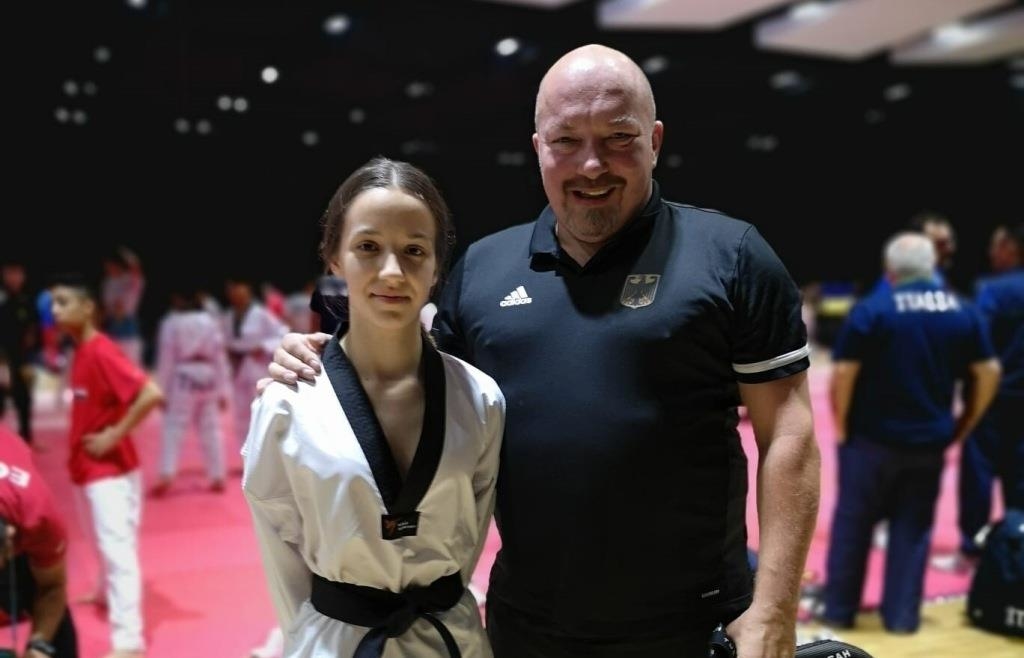 Anna Klein aus Wackerstein gewinnt einen Kampf bei Kadetten-WM