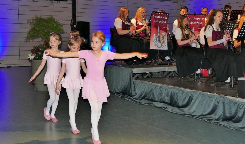 Jahreskonzert der Geisenfelder Stadtkapelle als Hommage an den Tanz