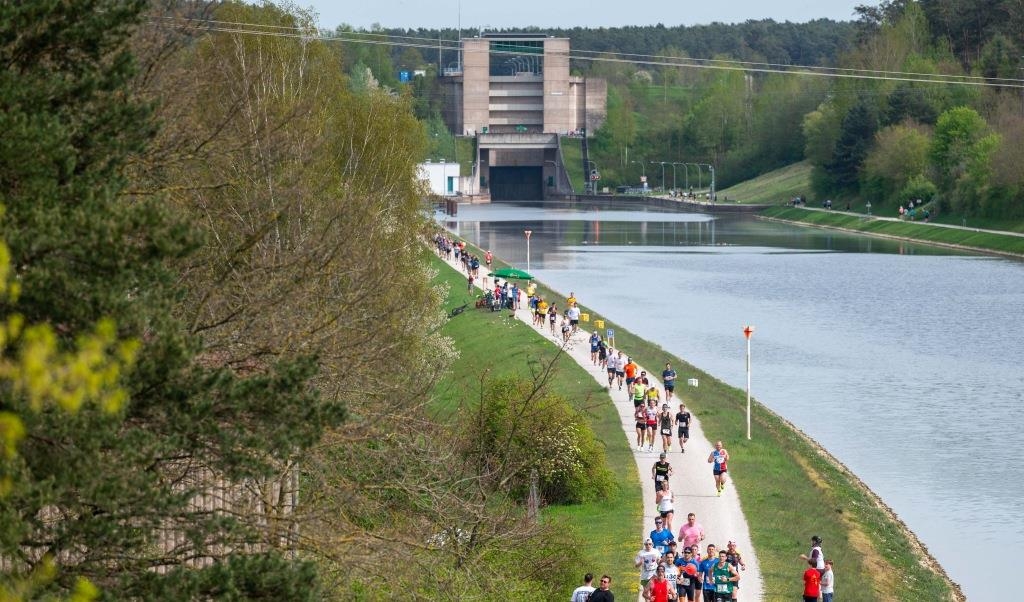 HiRo Run 2024: Schuster vom TV Thalmässing und Ehrhardt gewinnen Halbmarathon