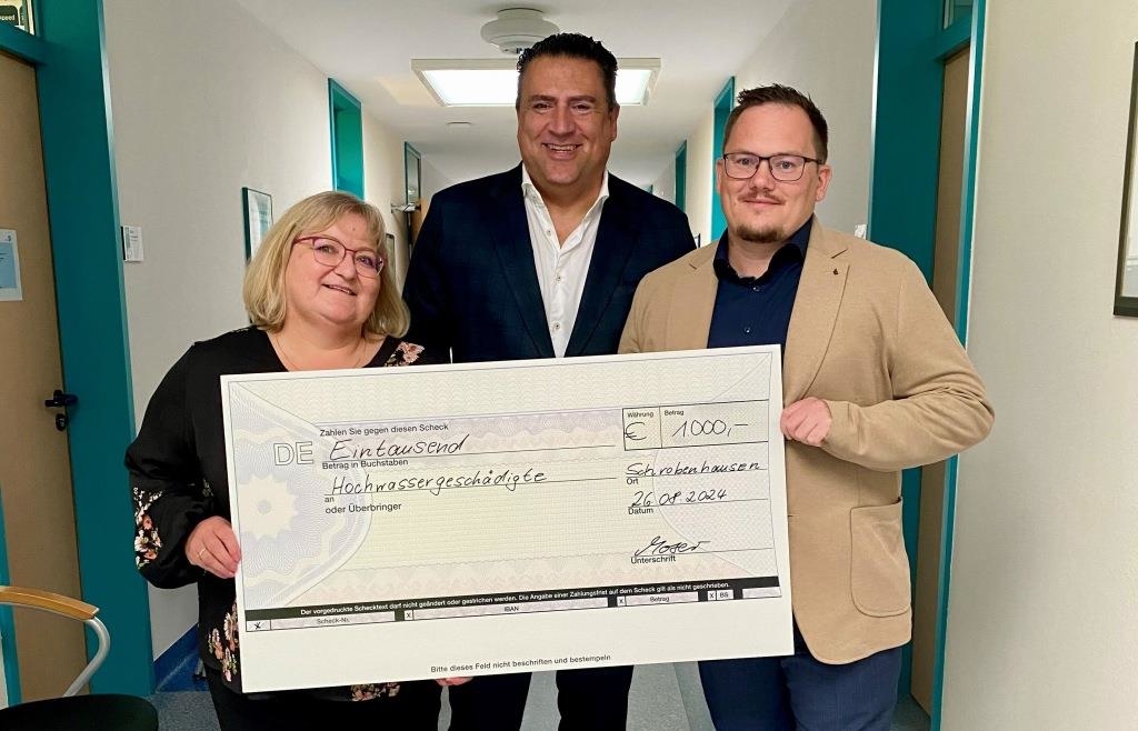 Mitarbeiter spenden für hochwassergeschädigte Kollegen