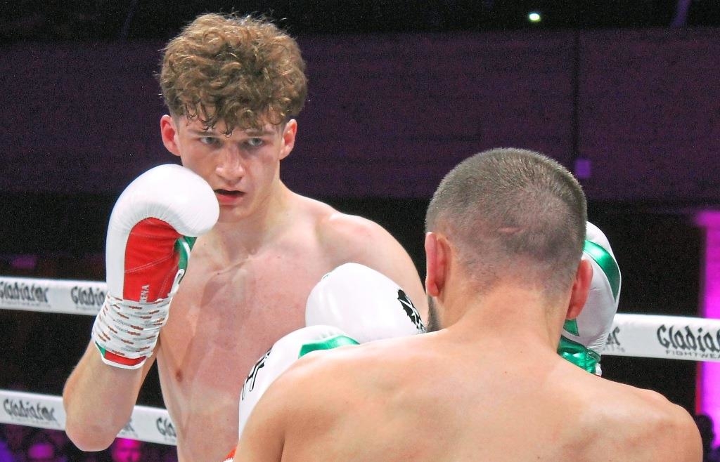 Kickboxer Lutterbach und Morina räumen im ausverkauften Festsaal ...