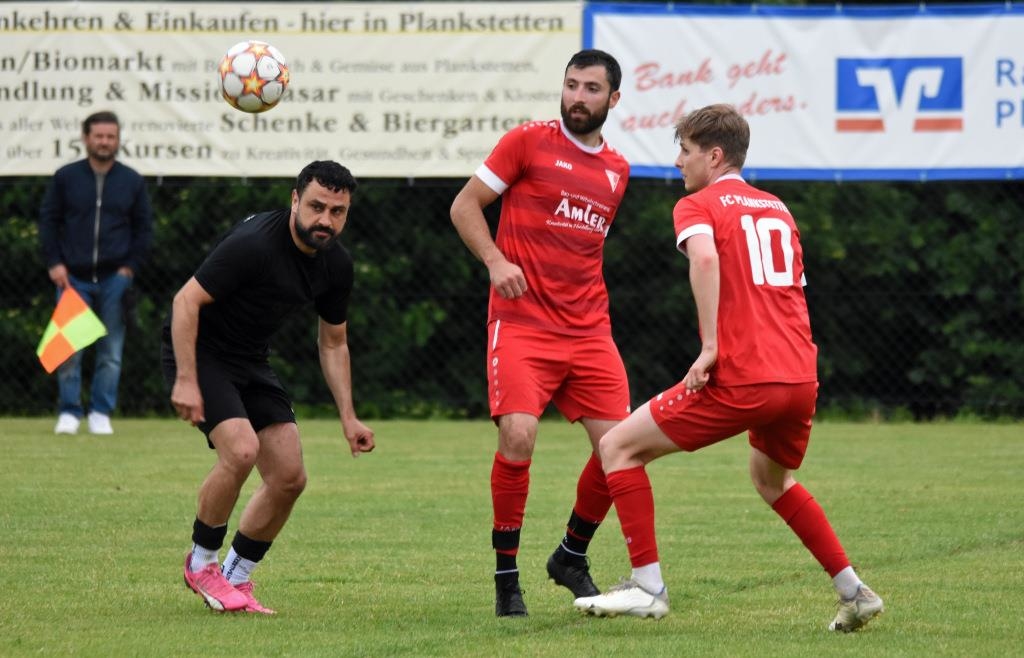 Plankstettener Torfestival gegen Schlusslicht – Wallnsdorf endgültig ...