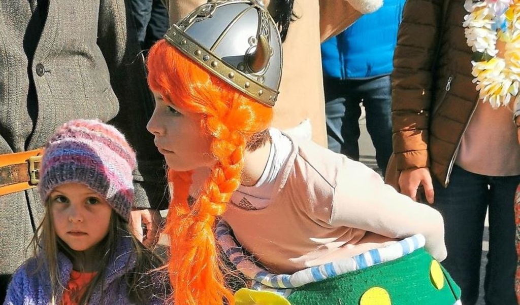 Geisenfeld erlebt Rosenmontagszug der Superlative