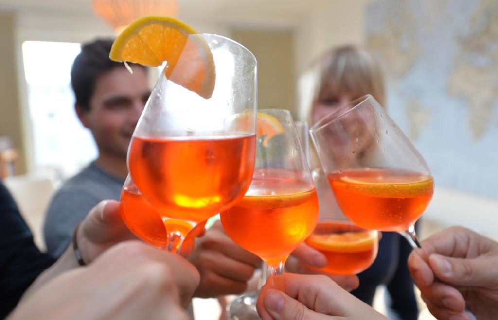 Sekt: Pur oder als Aperitif – Trend geht hin zu Spritz-Varianten