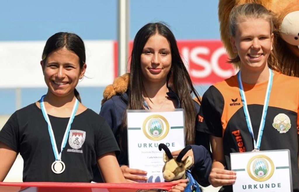 Freude beim SV Edelweiß Mendorf: Carla Scheringer holt Gold - Bronze ...