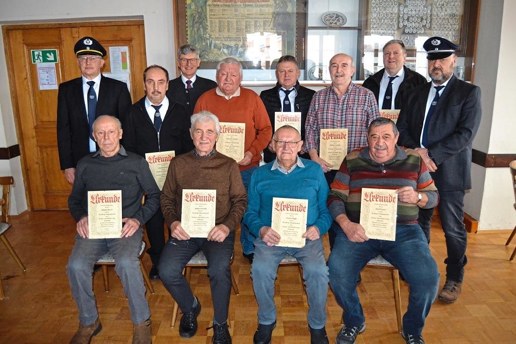 Neuwahlen und Ehrungen