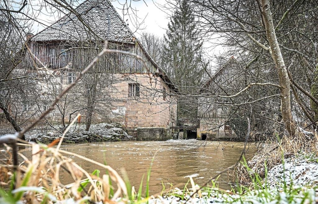 Lokal-Historikerin Irmgard Prommersberger stellt ausgewählte Gebäude ...