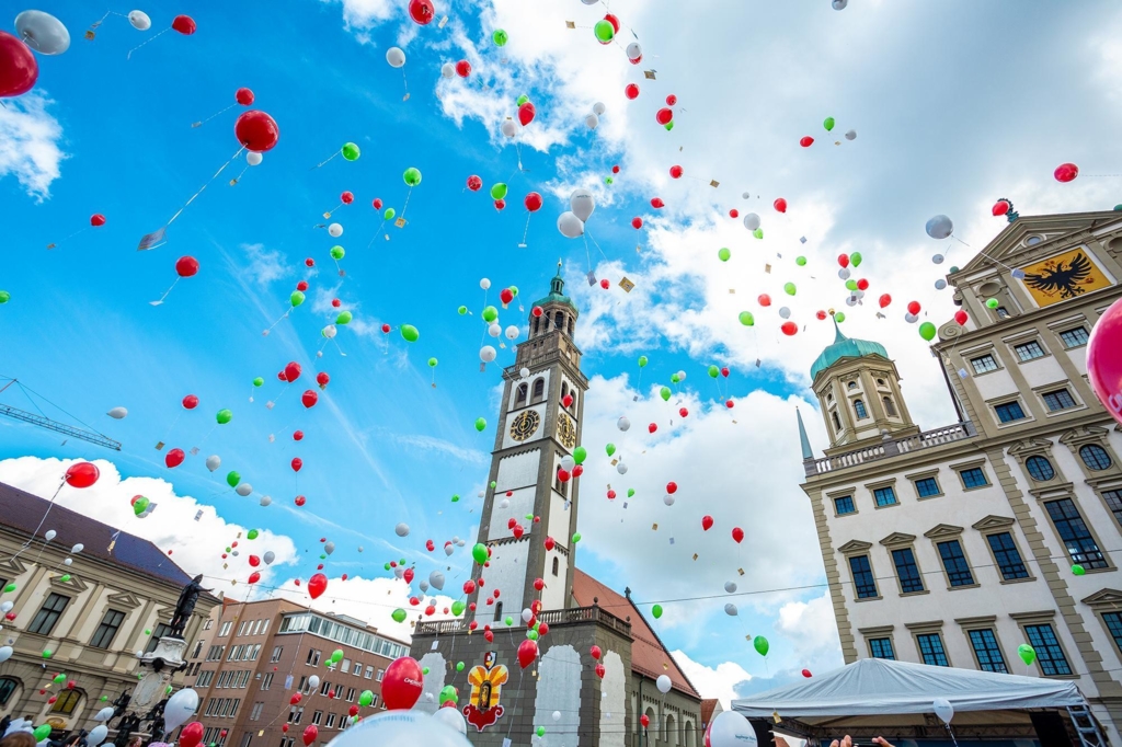Turamichele 2023: Am Wochenende kämpft der Heilige Michael in Augsburg ...