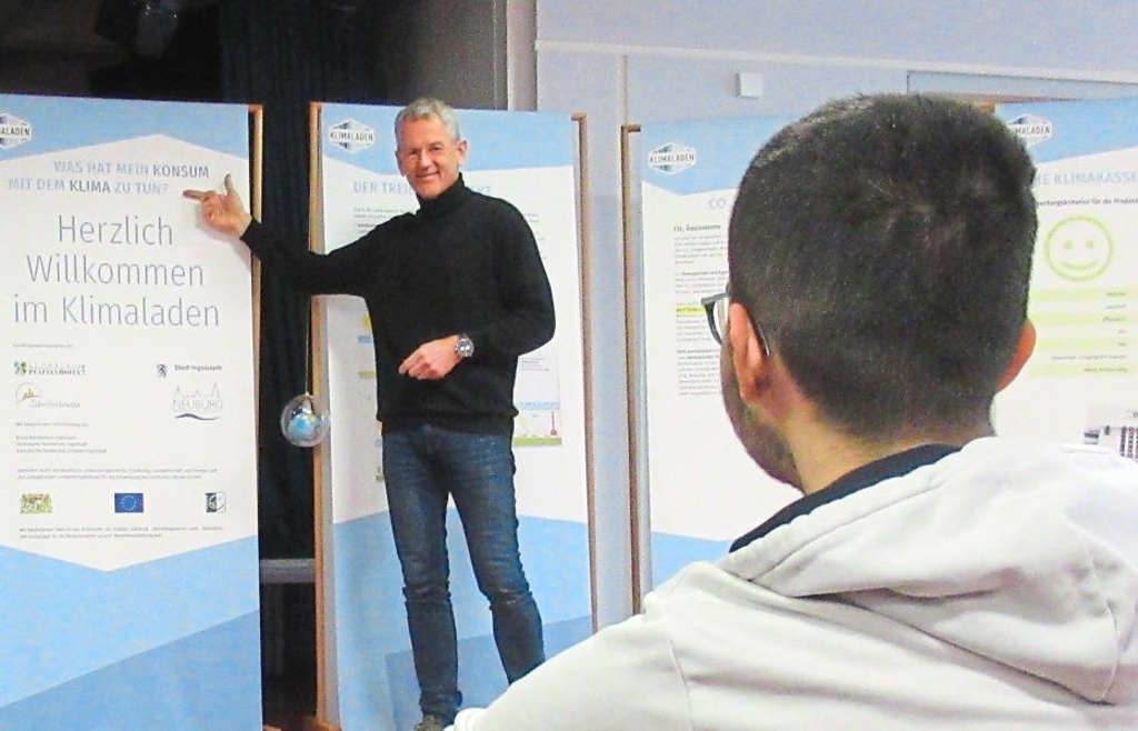 Im Laden der Mittelschule über Klima reden