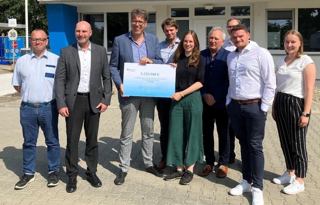 LEIPA Schrobenhausen: Förderbescheid für KI-basiertes ...