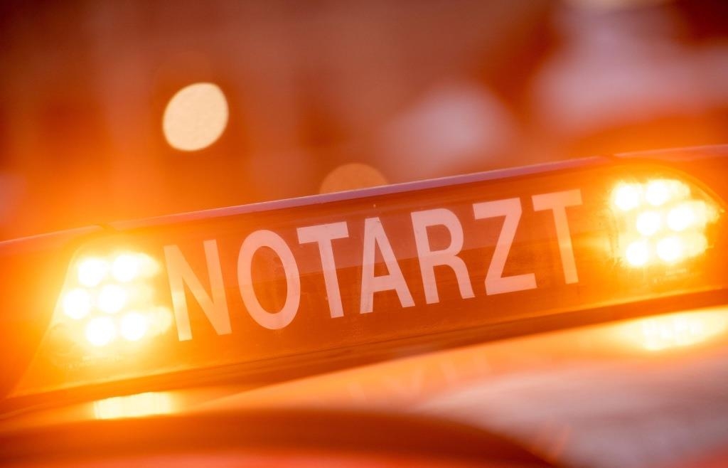 Schwerer Unfall in Dasing: Zwei Autofahrer lebensgefährlich verletzt