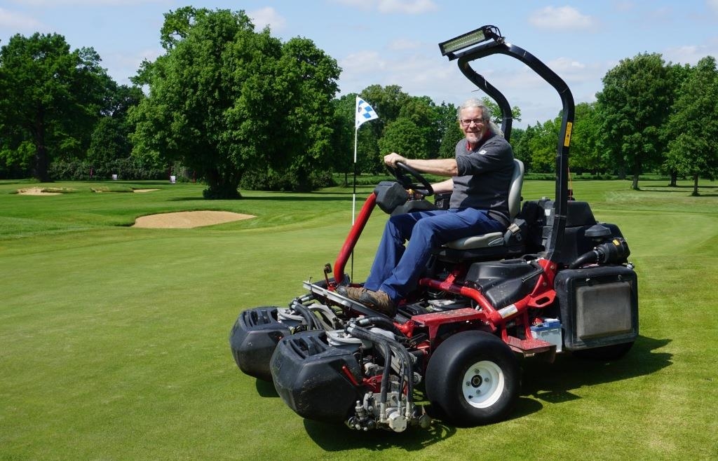 Graham Shiel ist Head-Greenkeeper beim Wittelsbacher Golfclub und ...