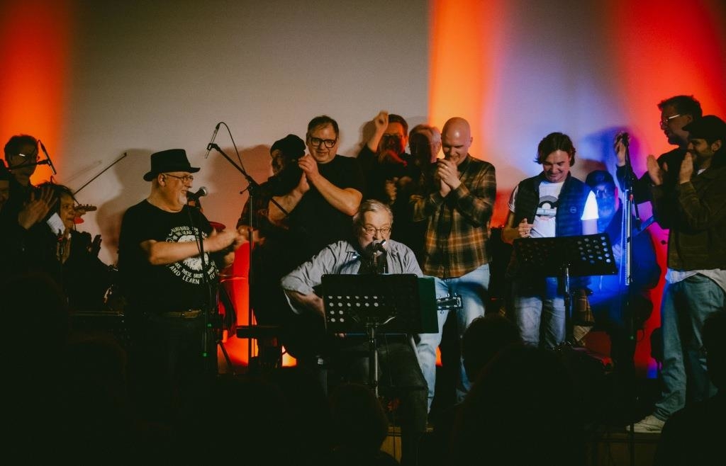 Lokale Musikszene begeistert Publikum mit „SOB sings Bob Dylan ...