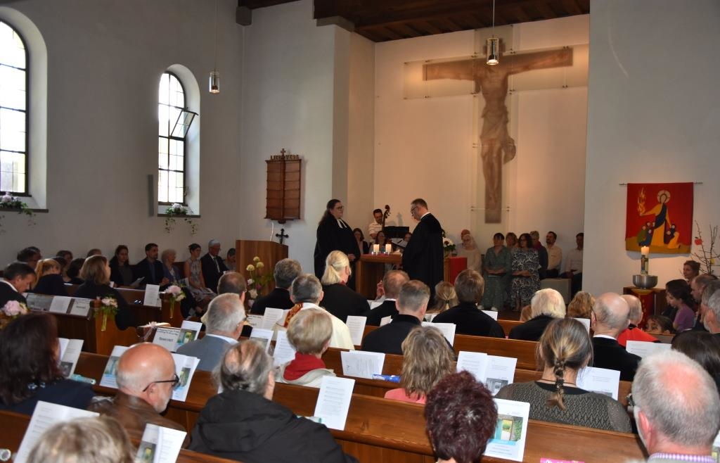 Simone Hack ist jetzt offiziell die neue Pfarrerin