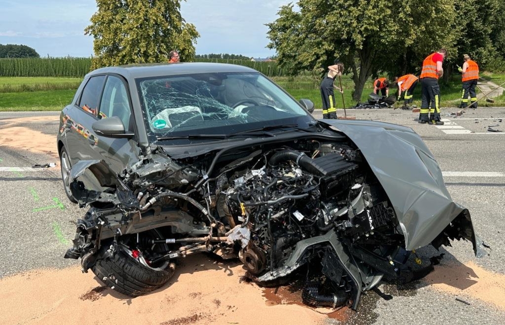 Fünf teils schwer Verletzte bei Unfall auf B300: Bundesstraße fast zwei Stunden gesperrt