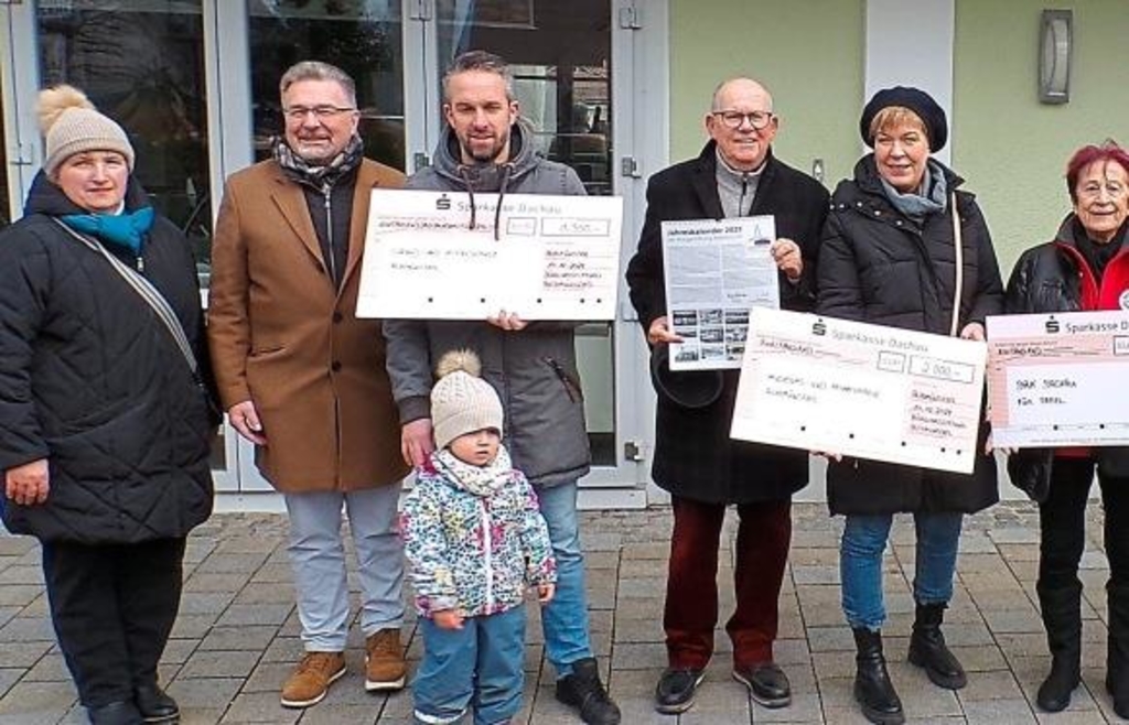 Schecks für Altomünsterer Nachbarschaftshilfe, Schule und Tafel