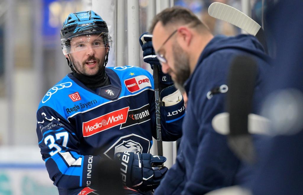 Topscorer Riley Barber vom ERC Ingolstadt trifft in Augsburg auf zwei ...