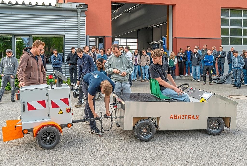 Technikerschule Roth führt selbstkonstruierte Fahrzeuge vor