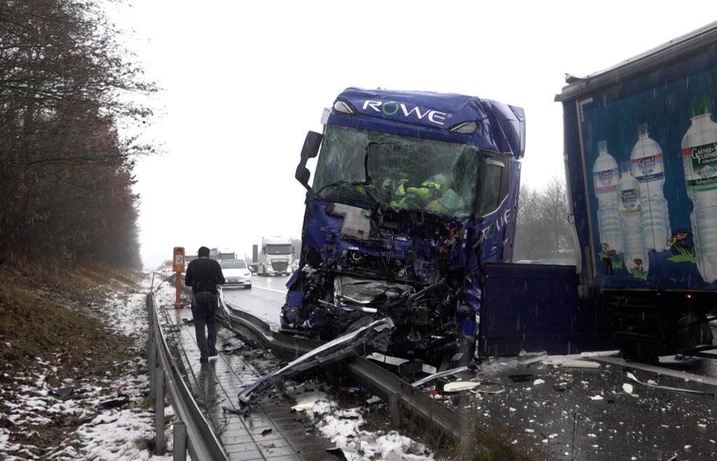A9 bei Allersberg: Hoher Schaden bei Auffahrunfall am Stauende