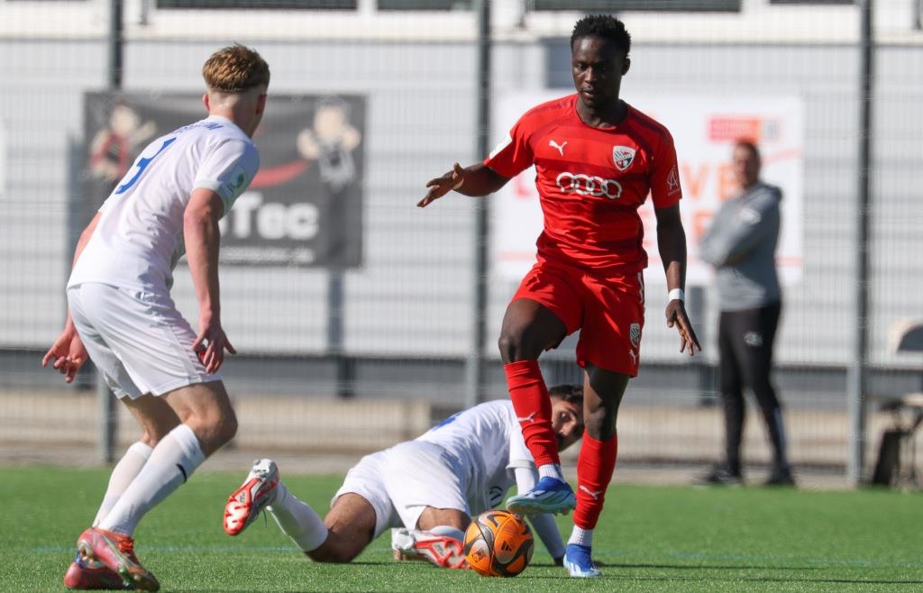 Osei-Tutu steht genau richtig: FC Ingolstadt feiert beim FC Bayern ...