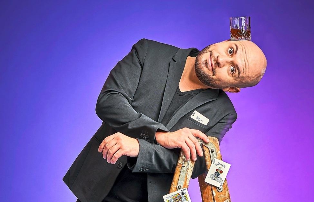 Zauberer, Bauchredner, Musiker, Comedian und Poet: Luke Dimon in der ...