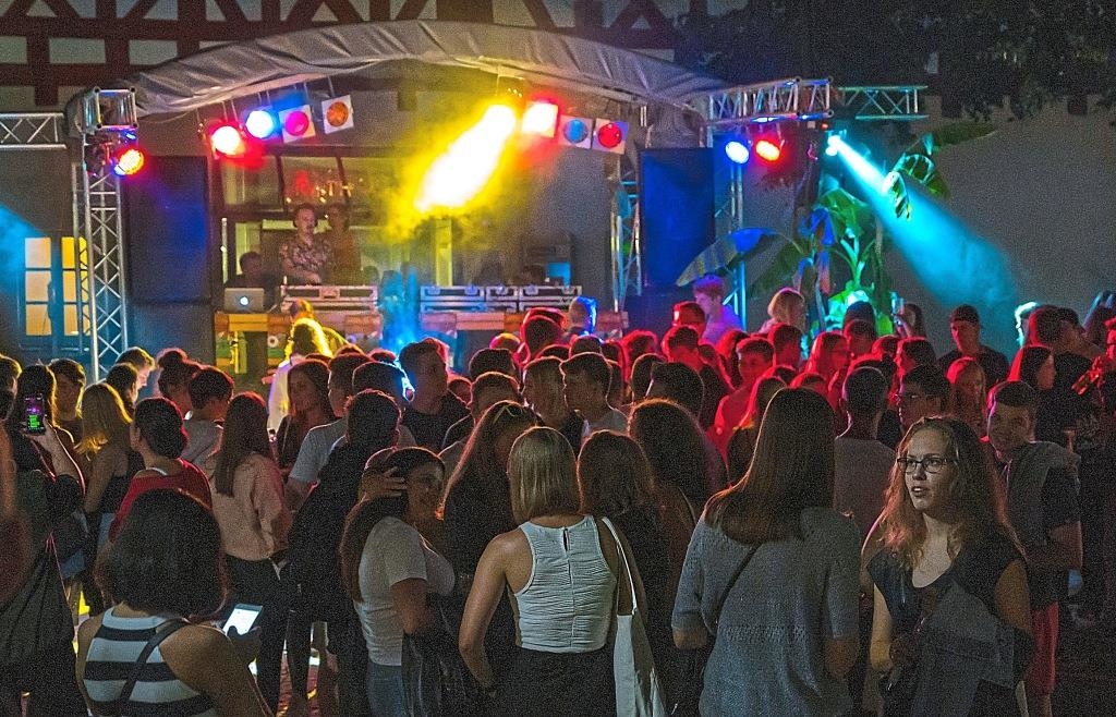 Hilpoltstein feiert: Summer End Party mit Chillout-Lounge und Open-Air ...