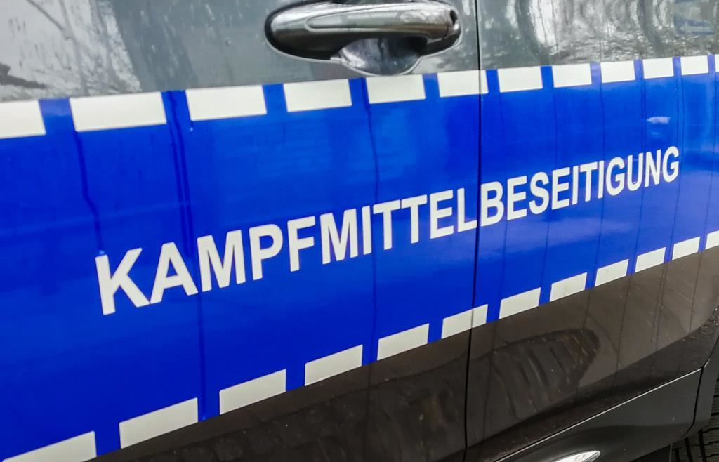 Mann findet Granate aus dem Ersten Weltkrieg beim Entrümpeln in ...