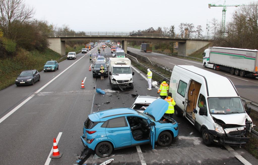 Unfall mit sechs Fahrzeugen auf der A9: Sperre am Montagmorgen bei Ingolstadt