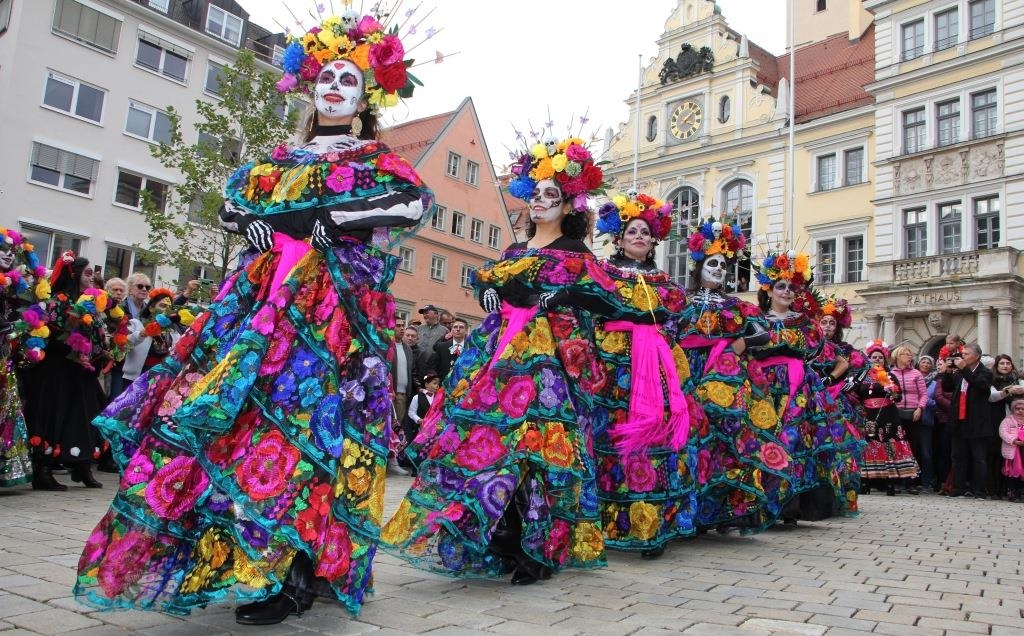 Bunt, fröhlich, laut: Ingolstadt feiert den Día de Muertos