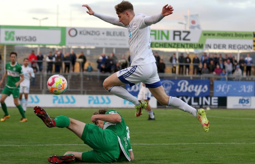 Regionalliga Bayern: VfB Eichstätt mit Bus-Taktik nach Aschaffenburg