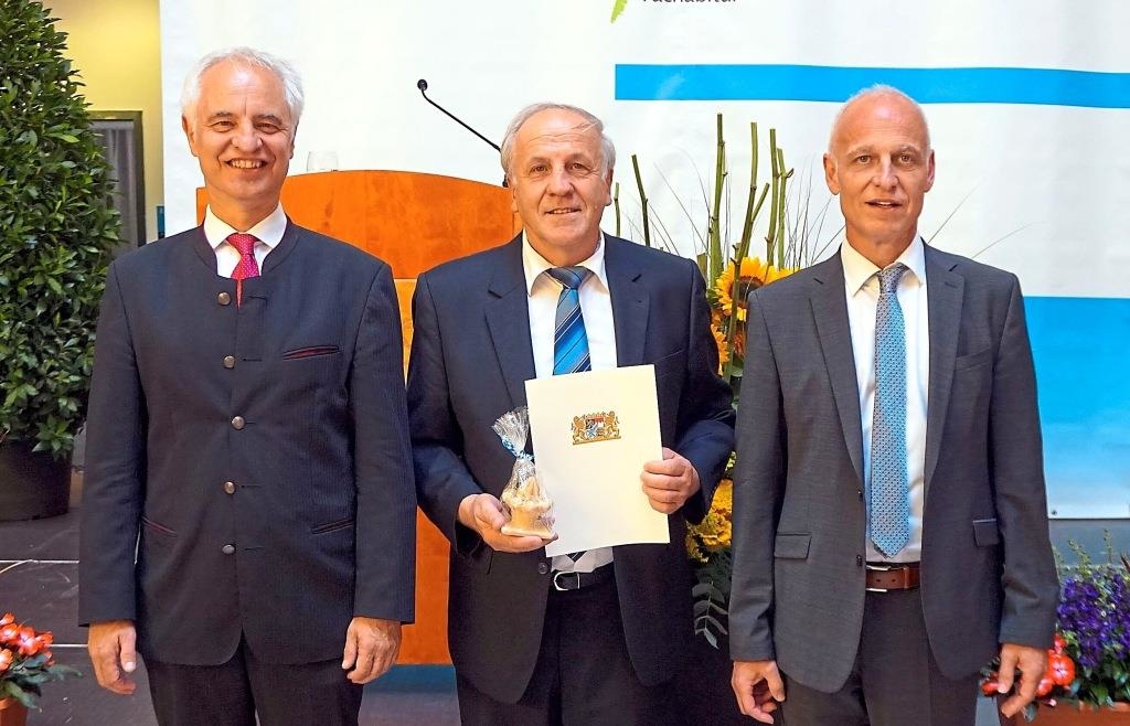 Leiter der Staatlichen Berufsschule 1 in Ingolstadt setzt sich zur Ruhe